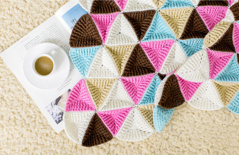 Crochet 3D Triangle Motif Blanket - Easy Crafts patterns