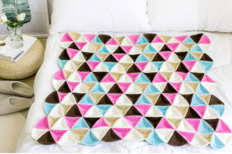 Crochet 3D Triangle Motif Blanket - Easy Crafts patterns